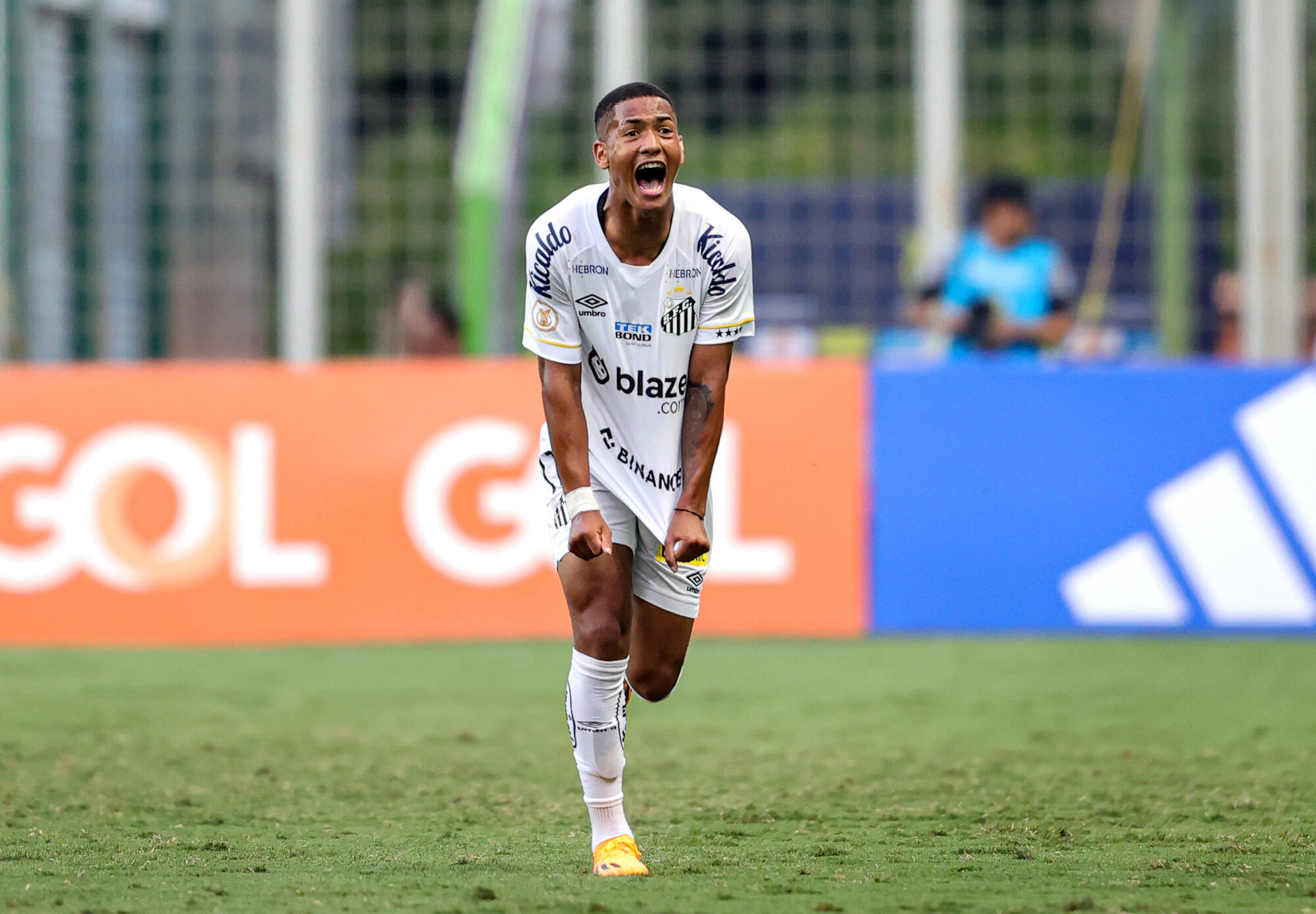 ¿Quién es Angelo Gabriel, la joya brasileña que puede fichar el Chelsea ...