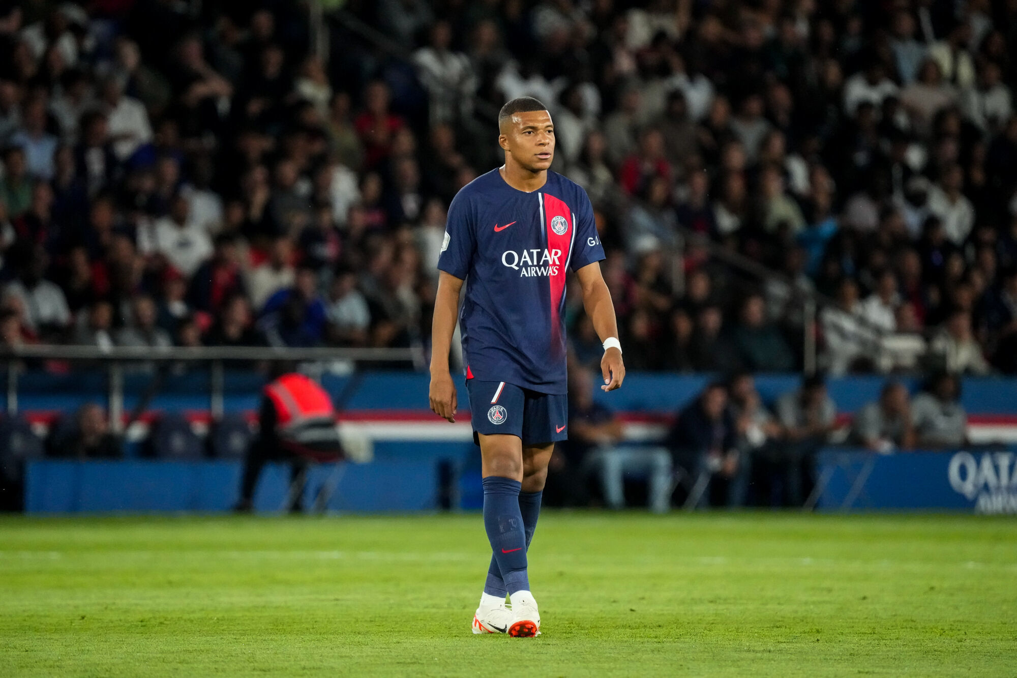 ¿Por qué se fue llorando Mbappé? - Balón Latino