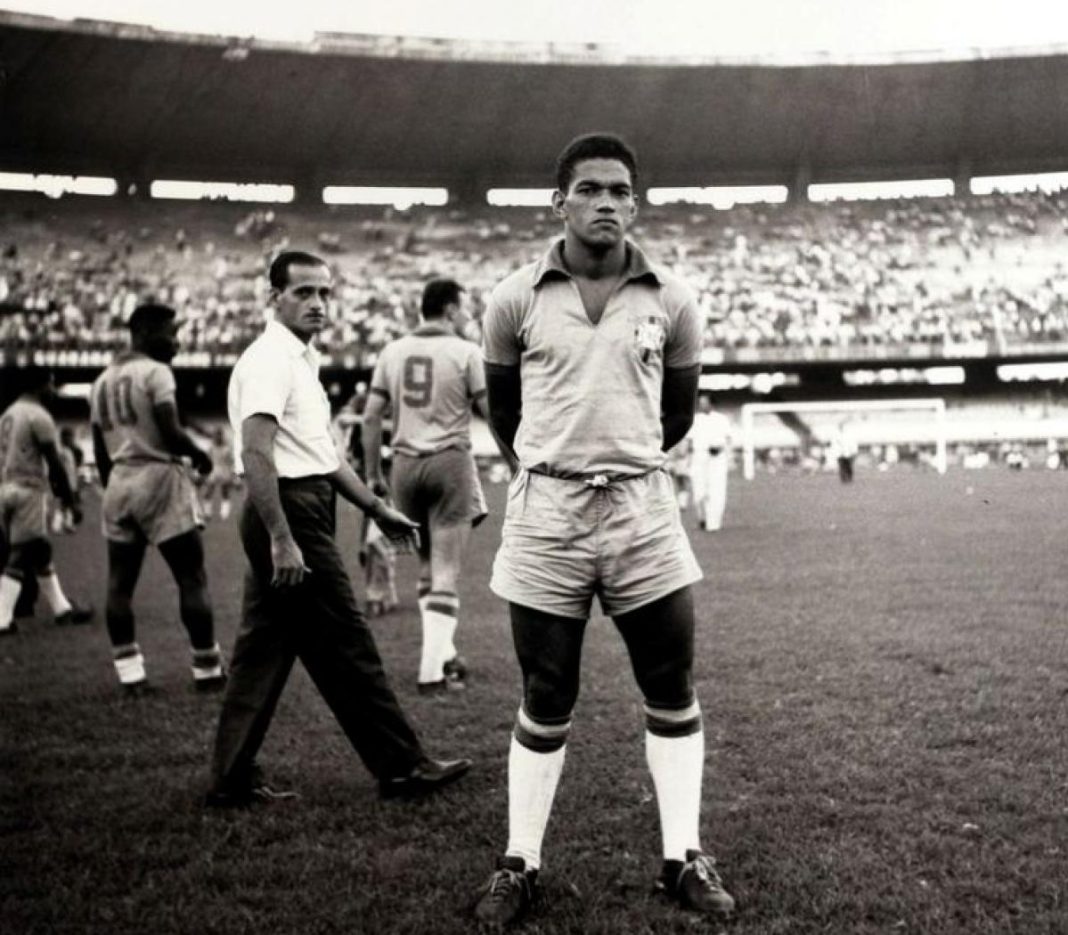 Garrincha, la estrella de las piernas torcidas - Balón Latino