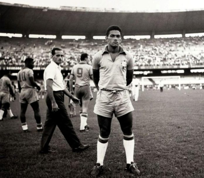 Garrincha, la estrella de las piernas torcidas - Balón Latino