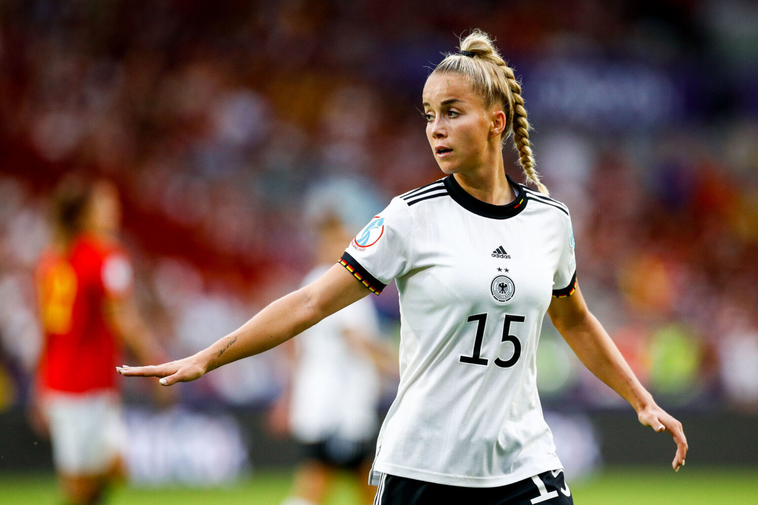 ¿Quién es Giulia Gwinn, la futbolista alemana a la que Playboy ofreció ...