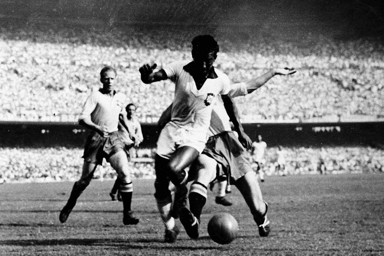 Top 5: Mejores mediocampistas brasileños de la historia - Balón Latino