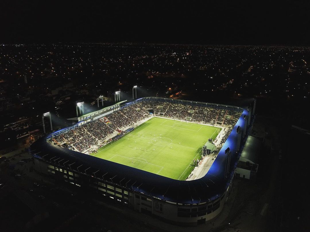 ¿Cuál es el estadio MÁS ALTO del mundo? - Balón Latino