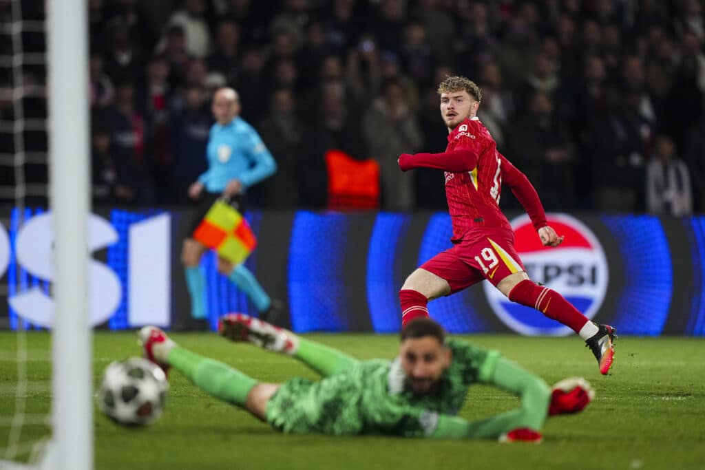 Liverpool logra un triunfo agónico ante el PSG: un golpe maestro de Elliott